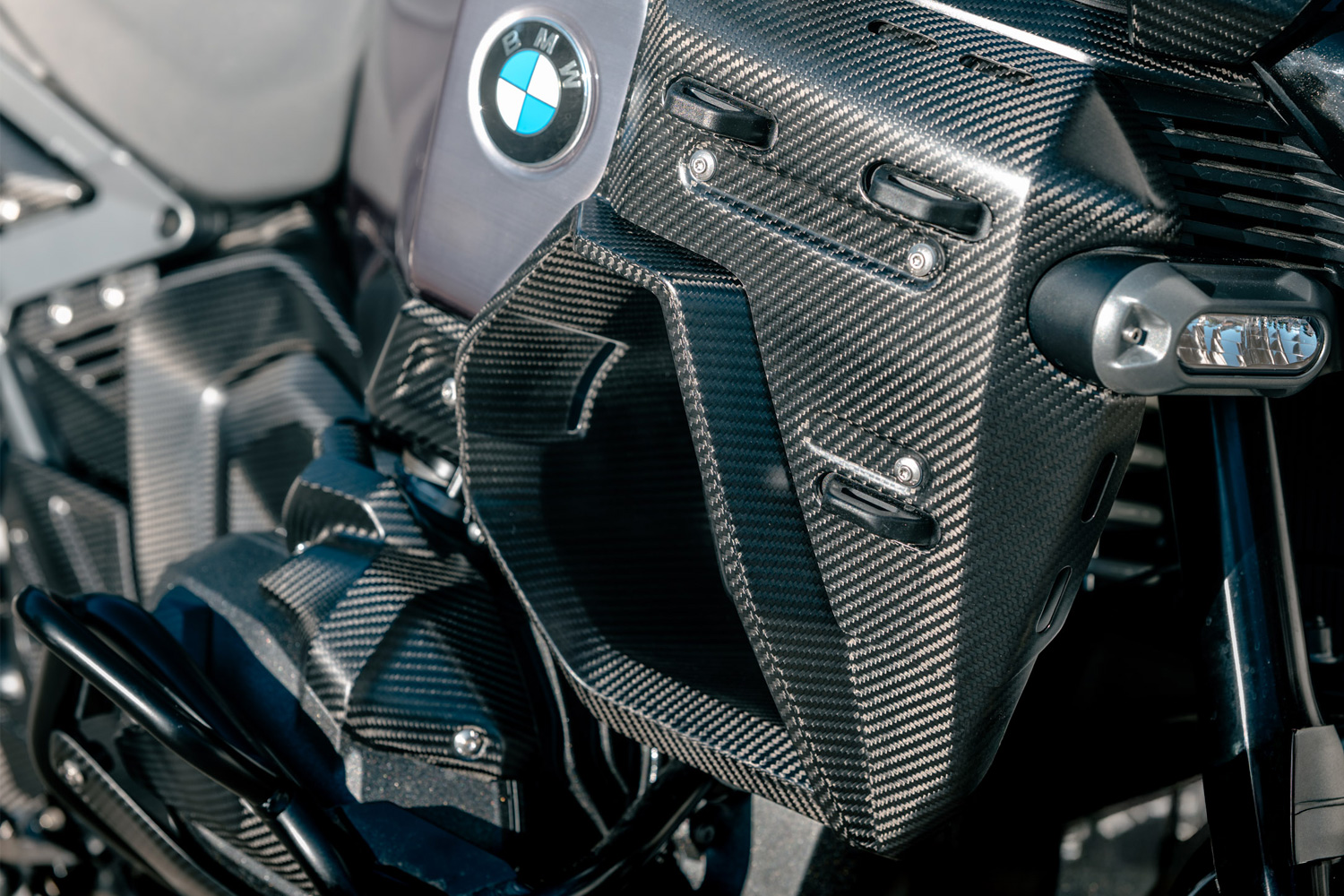 Ilmberger Radiator Cover for the BMW R 1300 GS Adventure | Wunderlich