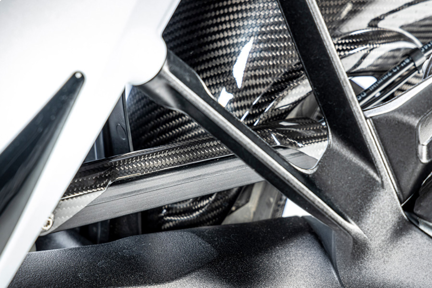 Brake line cover R 1300 GS | Wunderlich